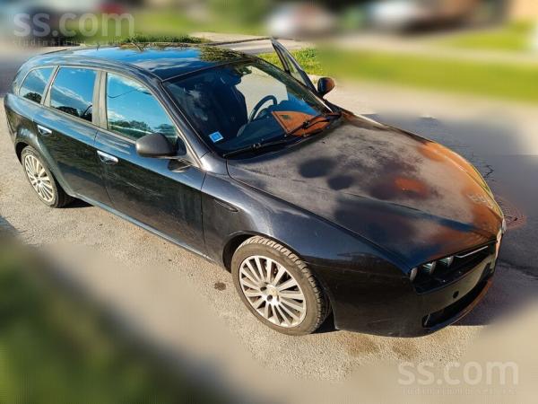 Melns Alfa Romeo 159 2008 Rīga, ar dzinēja tilpumu 1.90 L un nobraukumu 296 tūkst. km par 2400 €, foto 5 vietnē AUTOMOTO.COM.LV