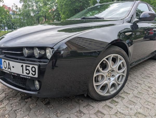 Melns Alfa Romeo 159 2008 Rīga, ar dzinēja tilpumu 2.40 L un nobraukumu 270 tūkst. km par 3000 €, foto 1 vietnē AUTOMOTO.COM.LV