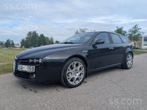 Melns Alfa Romeo 159 2008 Rīga, ar dzinēja tilpumu 2.40 L un nobraukumu 270 tūkst. km par 3000 €, foto 2 vietnē AUTOMOTO.COM.LV