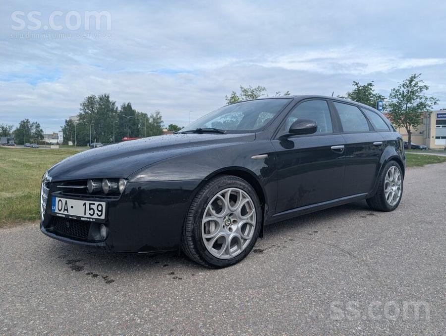 Melns Alfa Romeo 159 2008 Rīga, ar dzinēja tilpumu 2.40 L un nobraukumu 270 tūkst. km par 3000 €, foto 2 vietnē AUTOMOTO.COM.LV
