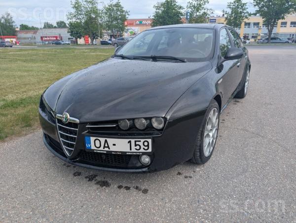 Melns Alfa Romeo 159 2008 Rīga, ar dzinēja tilpumu 2.40 L un nobraukumu 270 tūkst. km par 3000 €, foto 3 vietnē AUTOMOTO.COM.LV