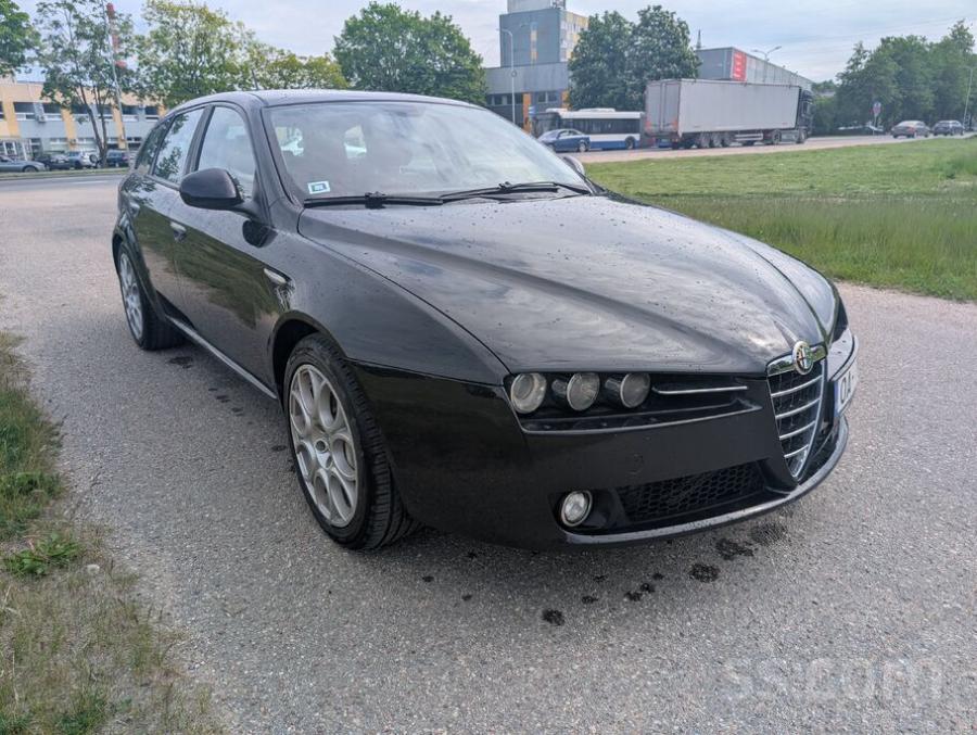 Melns Alfa Romeo 159 2008 Rīga, ar dzinēja tilpumu 2.40 L un nobraukumu 270 tūkst. km par 3000 €, foto 4 vietnē AUTOMOTO.COM.LV