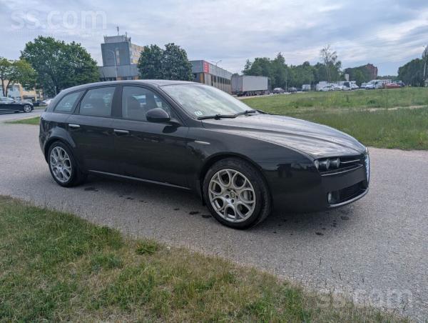 Melns Alfa Romeo 159 2008 Rīga, ar dzinēja tilpumu 2.40 L un nobraukumu 270 tūkst. km par 3000 €, foto 5 vietnē AUTOMOTO.COM.LV