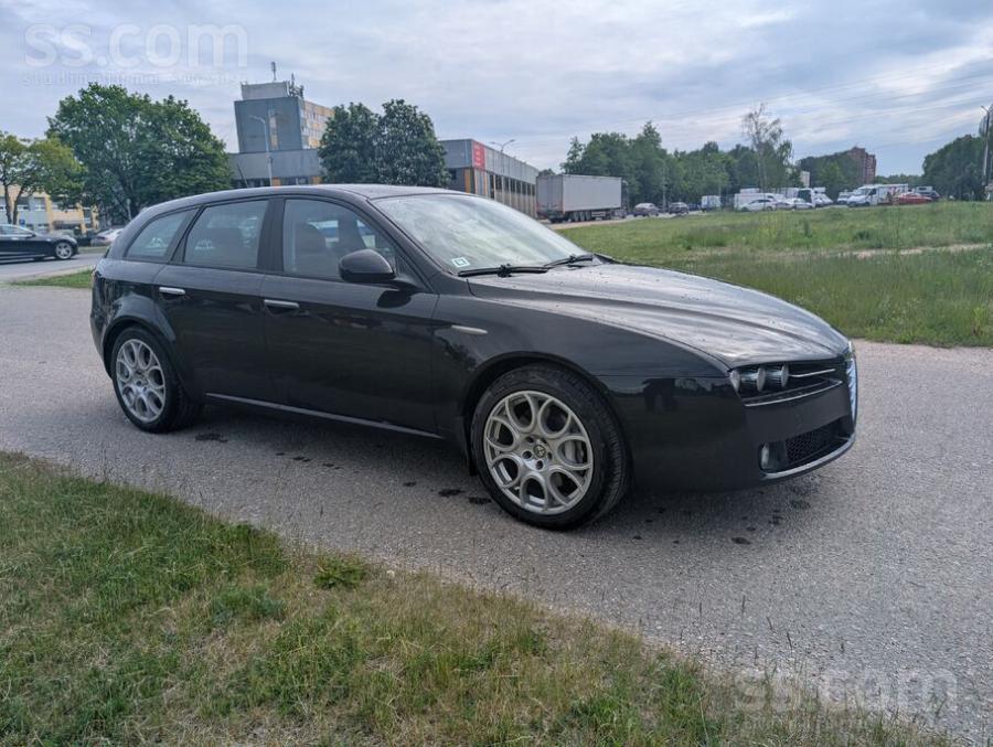 Melns Alfa Romeo 159 2008 Rīga, ar dzinēja tilpumu 2.40 L un nobraukumu 270 tūkst. km par 3000 €, foto 5 vietnē AUTOMOTO.COM.LV