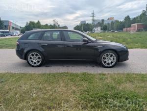 Melns Alfa Romeo 159 2008 Rīga, ar dzinēja tilpumu 2.40 L un nobraukumu 270 tūkst. km par 3000 €, foto 6 vietnē AUTOMOTO.COM.LV