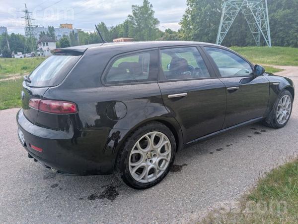 Melns Alfa Romeo 159 2008 Rīga, ar dzinēja tilpumu 2.40 L un nobraukumu 270 tūkst. km par 3000 €, foto 7 vietnē AUTOMOTO.COM.LV
