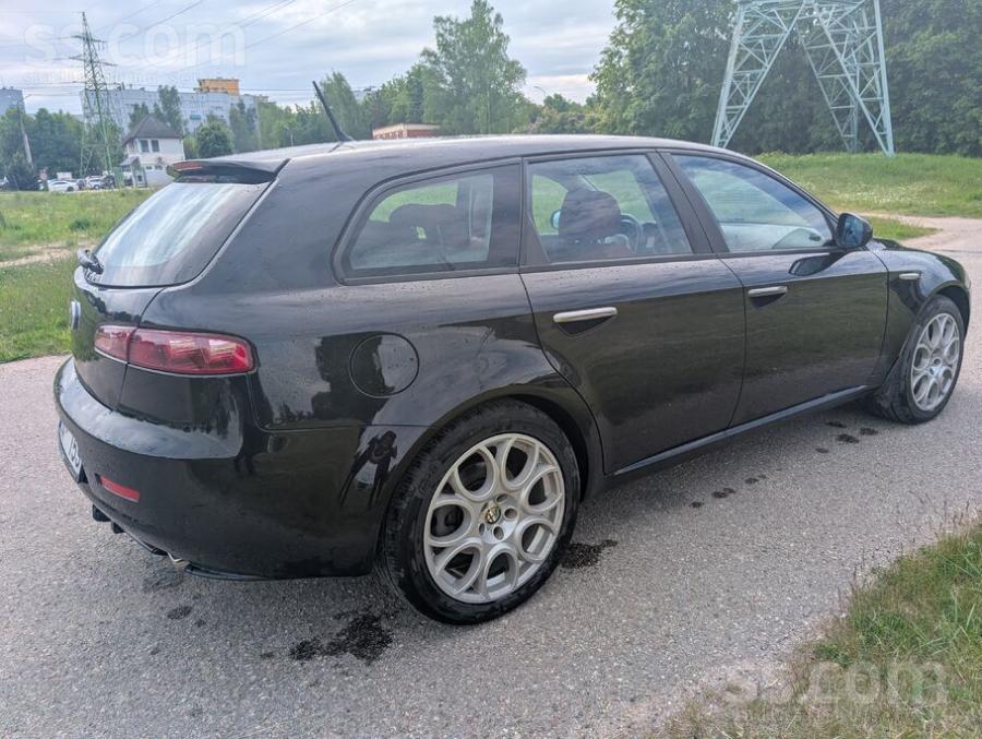 Melns Alfa Romeo 159 2008 Rīga, ar dzinēja tilpumu 2.40 L un nobraukumu 270 tūkst. km par 3000 €, foto 7 vietnē AUTOMOTO.COM.LV