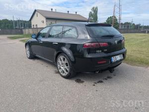 Melns Alfa Romeo 159 2008 Rīga, ar dzinēja tilpumu 2.40 L un nobraukumu 270 tūkst. km par 3000 €, foto 9 vietnē AUTOMOTO.COM.LV