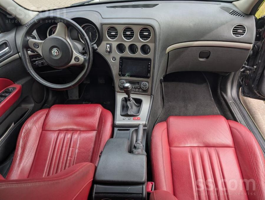 Melns Alfa Romeo 159 2008 Rīga, ar dzinēja tilpumu 2.40 L un nobraukumu 270 tūkst. km par 3000 €, foto 12 vietnē AUTOMOTO.COM.LV