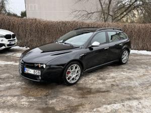 Melns Alfa Romeo 159 2008 Rīga, ar dzinēja tilpumu 2.40 L un nobraukumu 268 tūkst. km par 3450 €, foto  vietnē AUTOMOTO.COM.LV