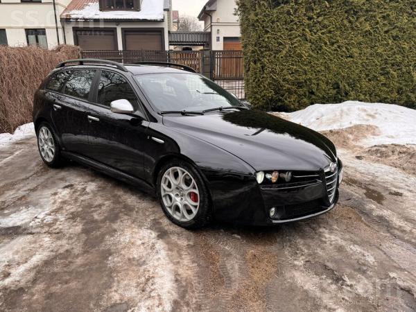 Melns Alfa Romeo 159 2008 Rīga, ar dzinēja tilpumu 2.40 L un nobraukumu 268 tūkst. km par 3450 €, foto 2 vietnē AUTOMOTO.COM.LV