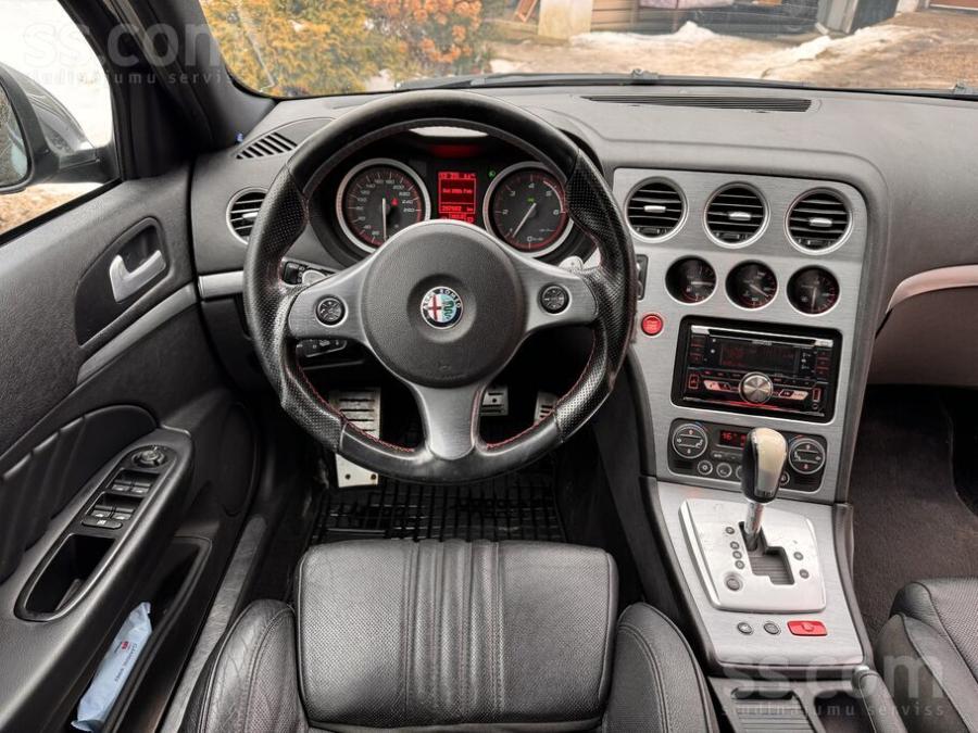 Melns Alfa Romeo 159 2008 Rīga, ar dzinēja tilpumu 2.40 L un nobraukumu 268 tūkst. km par 3450 €, foto 5 vietnē AUTOMOTO.COM.LV