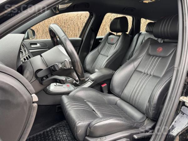 Melns Alfa Romeo 159 2008 Rīga, ar dzinēja tilpumu 2.40 L un nobraukumu 268 tūkst. km par 3450 €, foto 5 vietnē AUTOMOTO.COM.LV