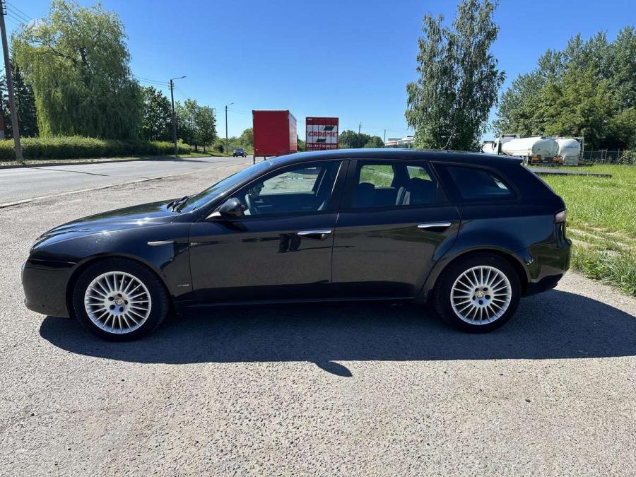 Melns Alfa Romeo 159 2008 Kauņa, ar dzinēja tilpumu 1.91 L un nobraukumu 309 tūkst. km par 1300 €, foto 4 vietnē AUTOMOTO.COM.LV