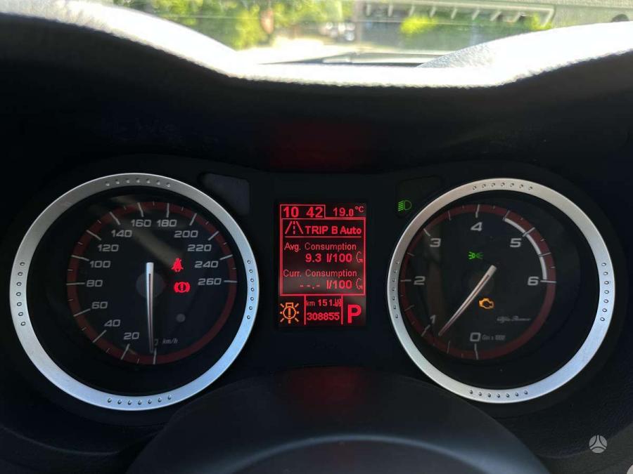 Melns Alfa Romeo 159 2008 Kauņa, ar dzinēja tilpumu 1.91 L un nobraukumu 309 tūkst. km par 1300 €, foto 6 vietnē AUTOMOTO.COM.LV
