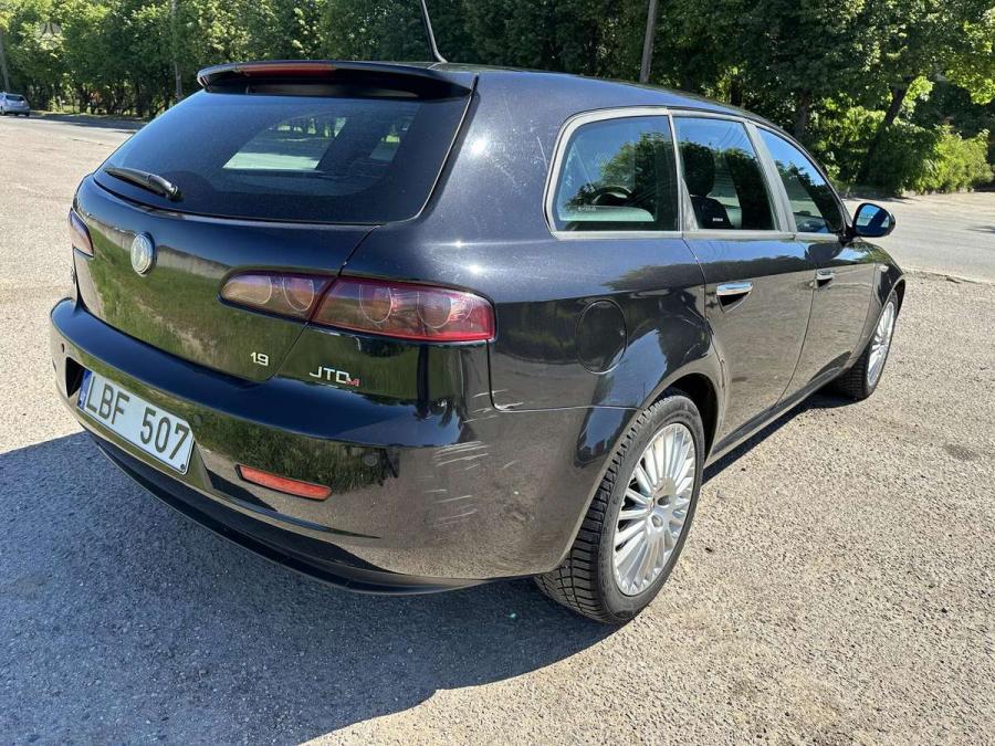 Melns Alfa Romeo 159 2008 Kauņa, ar dzinēja tilpumu 1.91 L un nobraukumu 309 tūkst. km par 1300 €, foto 15 vietnē AUTOMOTO.COM.LV