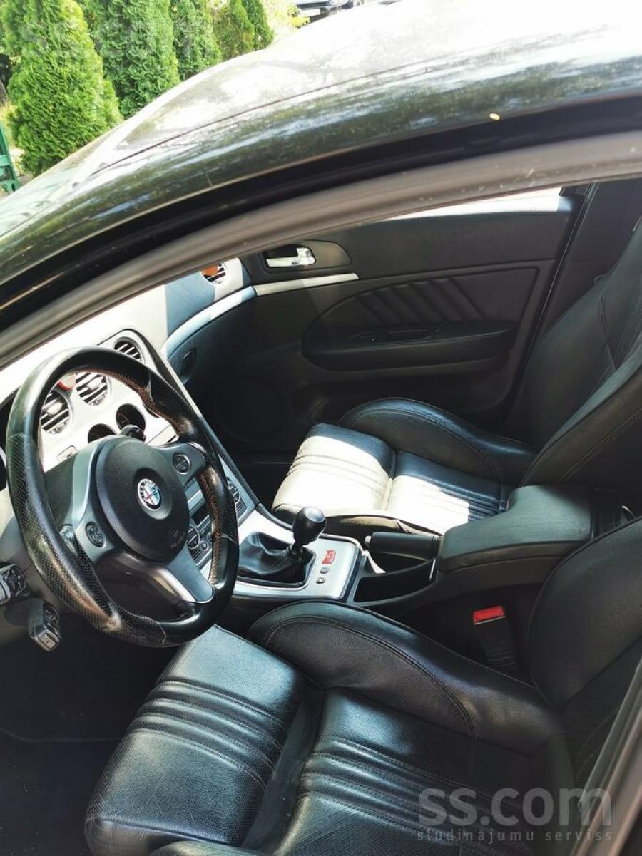 Черный Альфа Ромео 159 2008 в Рига, объемом двигателя 1.90 л и пробегом 324 тыс. км за 2500 €, фото 4 на AUTOMOTO.COM.LV