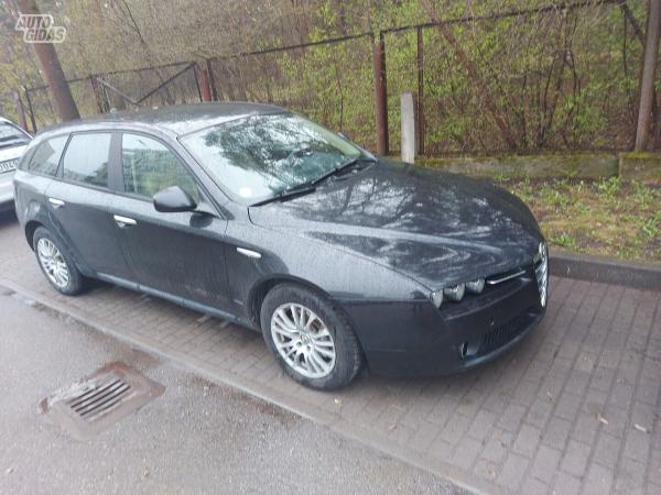 Black Alfa Romeo 159 2008 in Vilnius, with an engine capacity of 1.90 L and mileage of 275 thousand km for 1200 €, photo 3 on AUTOMOTO.COM.LV