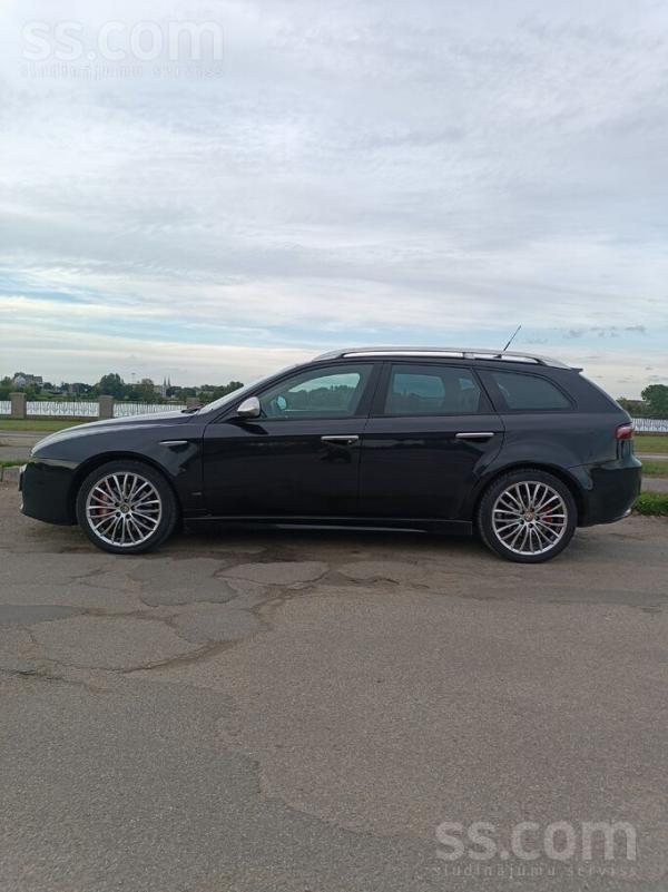Melns Alfa Romeo 159 2008 Rīga, ar dzinēja tilpumu 2.40 L un nobraukumu 265 tūkst. km par 3200 €, foto 6 vietnē AUTOMOTO.COM.LV