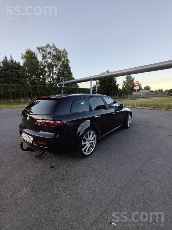 Альфа Ромео 159 2008 в Рига на AUTOMOTO.COM.LV Черный Альфа Ромео 159 2008 в Рига, объемом двигателя 2.40 л и пробегом 230 тыс. км за 4500 €, фото 4 на AUTOMOTO.COM.LV
