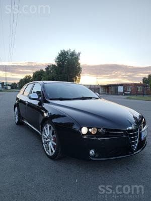 Black Alfa Romeo 159 2008 in Riga, with an engine capacity of 2.40 L and mileage of 230 thousand km for 4500 €, photo 1 on AUTOMOTO.COM.LV