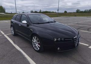 Black Alfa Romeo 159 2009 in Siauliai, with an engine capacity of 1.91 L and mileage of 300 thousand km for 1500 €, photo 2 on AUTOMOTO.COM.LV