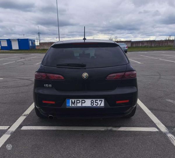 Black Alfa Romeo 159 2009 in Siauliai, with an engine capacity of 1.91 L and mileage of 300 thousand km for 1500 €, photo 4 on AUTOMOTO.COM.LV