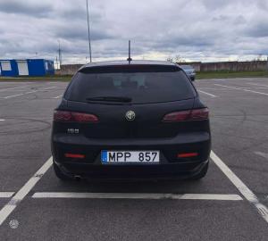 Black Alfa Romeo 159 2009 in Siauliai, with an engine capacity of 1.91 L and mileage of 300 thousand km for 1500 €, photo 4 on AUTOMOTO.COM.LV