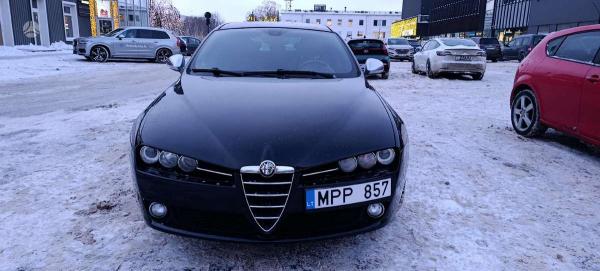 Melns Alfa Romeo 159 2009 Viļņa, ar dzinēja tilpumu 1.90 L un nobraukumu 300 tūkst. km par 1500 €, foto 2 vietnē AUTOMOTO.COM.LV