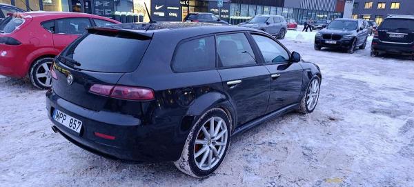 Melns Alfa Romeo 159 2009 Viļņa, ar dzinēja tilpumu 1.90 L un nobraukumu 300 tūkst. km par 1500 €, foto 3 vietnē AUTOMOTO.COM.LV