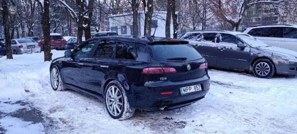 Melns Alfa Romeo 159 2009 Viļņa, ar dzinēja tilpumu 1.90 L un nobraukumu 300 tūkst. km par 1500 €, foto 5 vietnē AUTOMOTO.COM.LV