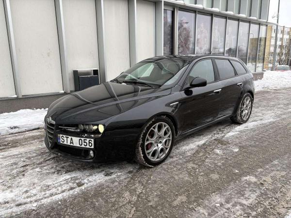 Black Alfa Romeo 159 2009 in Vilnius, with an engine capacity of 1.96 L and mileage of 310 thousand km for 2000 €, photo 1 on AUTOMOTO.COM.LV
