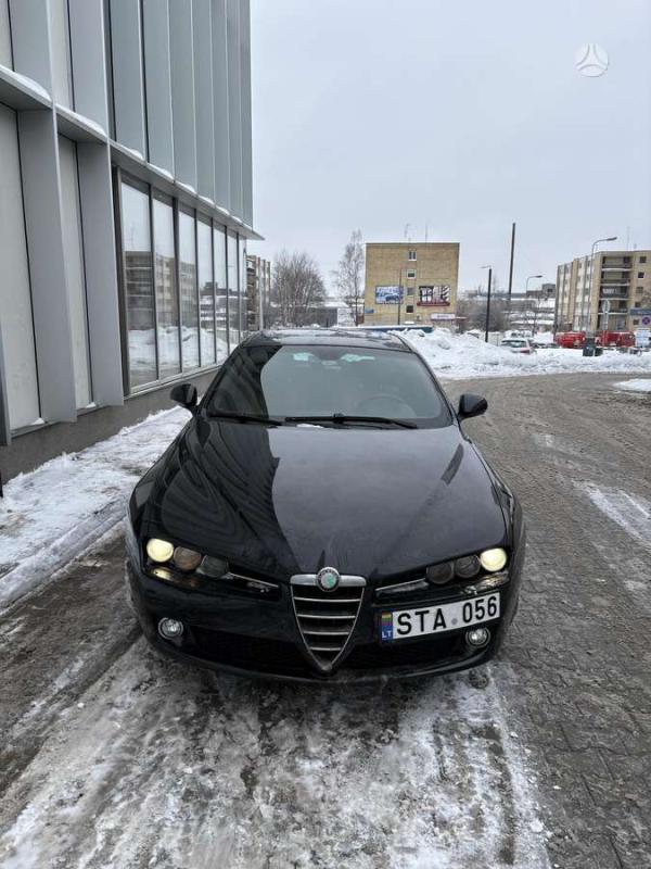 Black Alfa Romeo 159 2009 in Vilnius, with an engine capacity of 1.96 L and mileage of 310 thousand km for 2000 €, photo 2 on AUTOMOTO.COM.LV