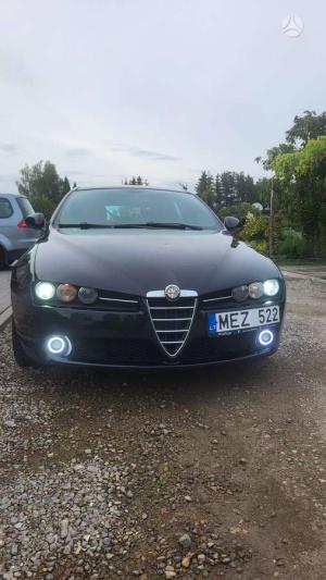 Melns Alfa Romeo 159 2009 Viļņa, ar dzinēja tilpumu 1.91 L un nobraukumu 328 tūkst. km par 2200 €, foto  vietnē AUTOMOTO.COM.LV