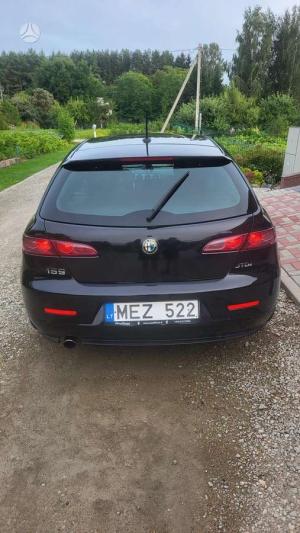 Melns Alfa Romeo 159 2009 Viļņa, ar dzinēja tilpumu 1.91 L un nobraukumu 328 tūkst. km par 2200 €, foto 4 vietnē AUTOMOTO.COM.LV