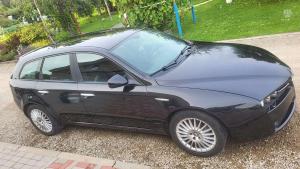 Melns Alfa Romeo 159 2009 Viļņa, ar dzinēja tilpumu 1.91 L un nobraukumu 328 tūkst. km par 2200 €, foto 5 vietnē AUTOMOTO.COM.LV