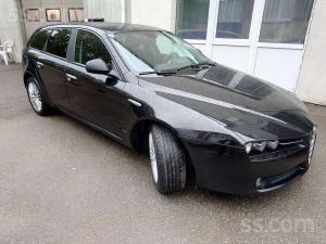 Black Alfa Romeo 159 2010 in Riga, with an engine capacity of 1.80 L and mileage of 156 thousand km for 4750 €, photo 3 on AUTOMOTO.COM.LV