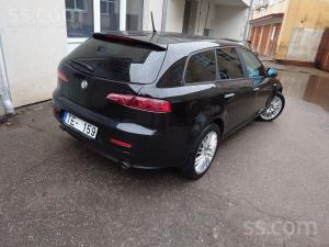 Black Alfa Romeo 159 2010 in Riga, with an engine capacity of 1.80 L and mileage of 156 thousand km for 4750 €, photo 5 on AUTOMOTO.COM.LV