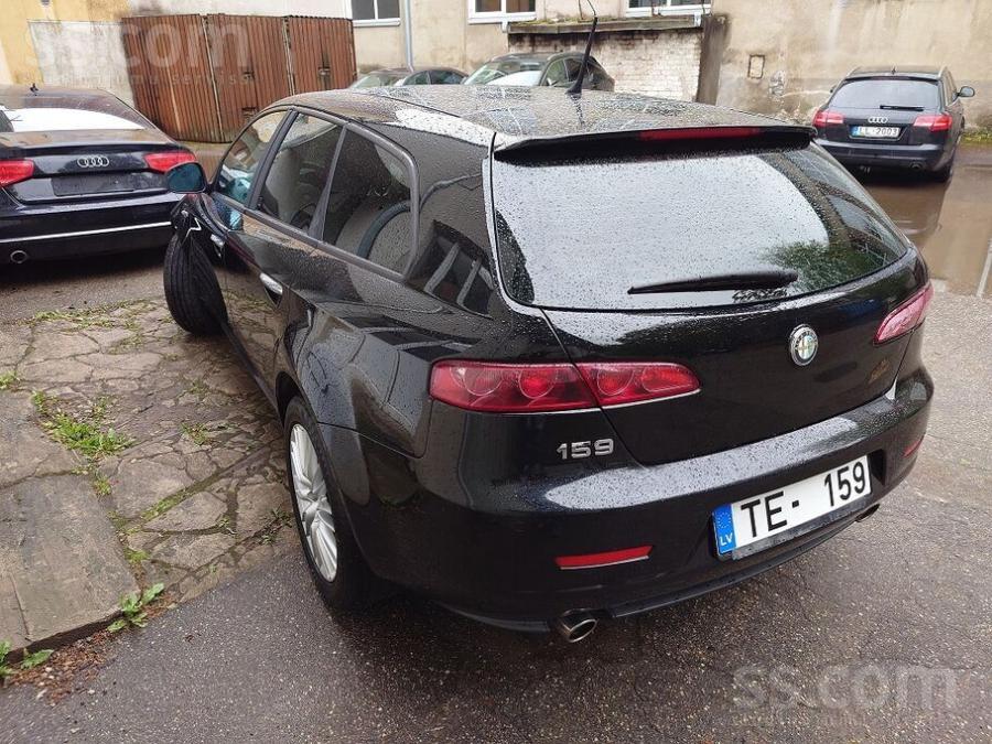 Black Alfa Romeo 159 2010 in Riga, with an engine capacity of 1.80 L and mileage of 156 thousand km for 4750 €, photo 6 on AUTOMOTO.COM.LV
