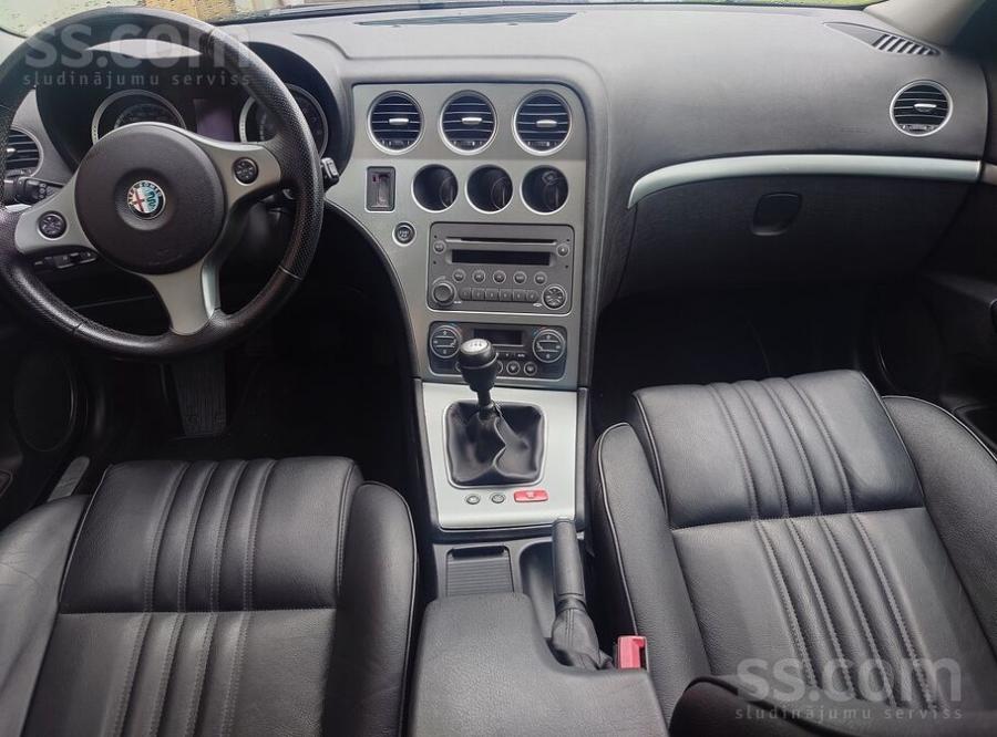 Black Alfa Romeo 159 2010 in Riga, with an engine capacity of 1.80 L and mileage of 156 thousand km for 4750 €, photo 7 on AUTOMOTO.COM.LV