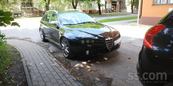 Black Alfa Romeo 159 2010 in Riga, with an engine capacity of 2.00 L and mileage of 285 thousand km for 5000 €, photo 11 on AUTOMOTO.COM.LV
