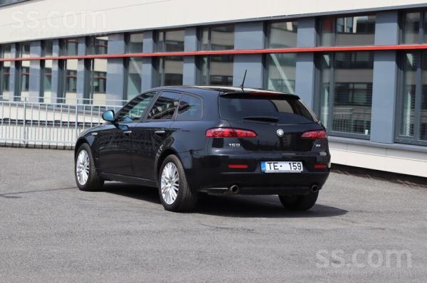 Black Alfa Romeo 159 2010 in Riga, with an engine capacity of 1.70 L and mileage of 156 thousand km for 6280 €, photo 4 on AUTOMOTO.COM.LV
