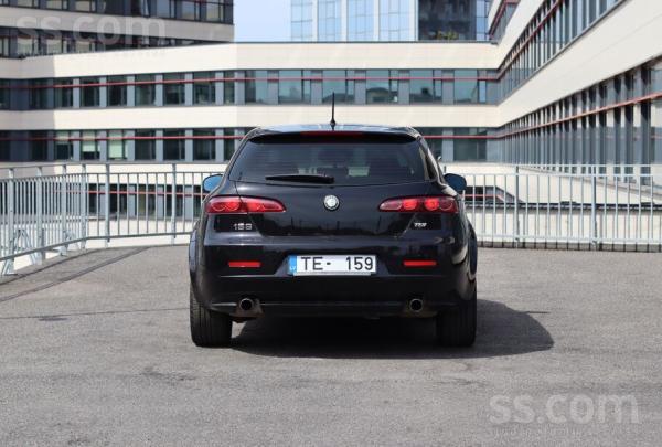 Black Alfa Romeo 159 2010 in Riga, with an engine capacity of 1.70 L and mileage of 156 thousand km for 6280 €, photo 5 on AUTOMOTO.COM.LV