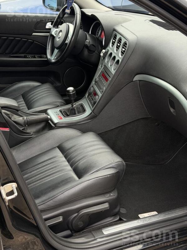 Black Alfa Romeo 159 2010 in Riga, with an engine capacity of 1.70 L and mileage of 156 thousand km for 6280 €, photo 9 on AUTOMOTO.COM.LV