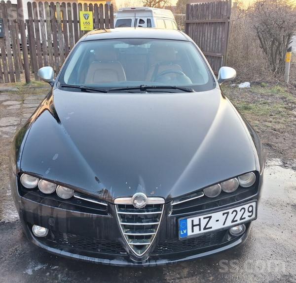 Melns Alfa Romeo 159 2010 Rīga, ar dzinēja tilpumu 1.90 L un nobraukumu 326 tūkst. km par 1650 €, foto 1 vietnē AUTOMOTO.COM.LV