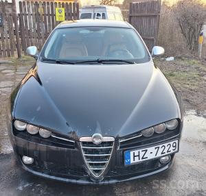 Black Alfa Romeo 159 2010 in Riga, with an engine capacity of 1.90 L and mileage of 326 thousand km for 1650 €, photo  on AUTOMOTO.COM.LV