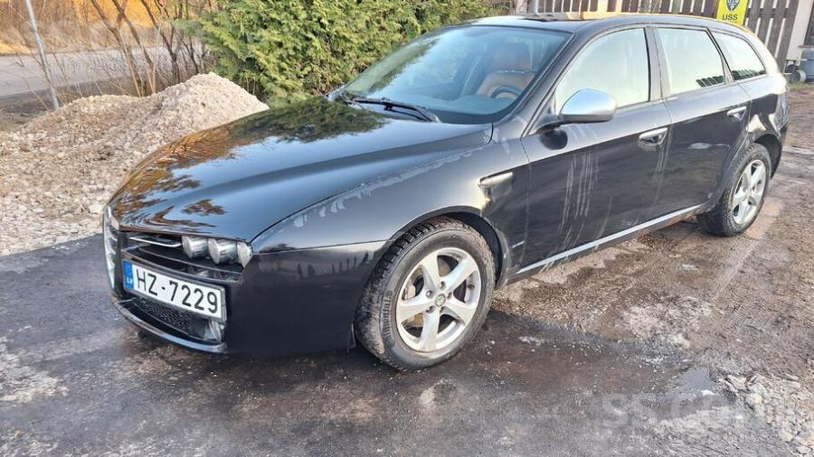 Melns Alfa Romeo 159 2010 Rīga, ar dzinēja tilpumu 1.90 L un nobraukumu 326 tūkst. km par 1650 €, foto 3 vietnē AUTOMOTO.COM.LV