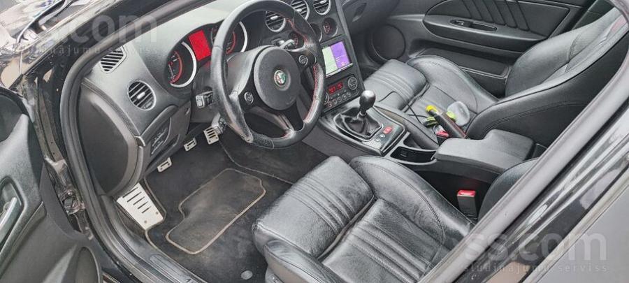 Black Alfa Romeo 159 2011 in Riga, with an engine capacity of 1.80 L and mileage of 290 thousand km for 2700 €, photo 5 on AUTOMOTO.COM.LV