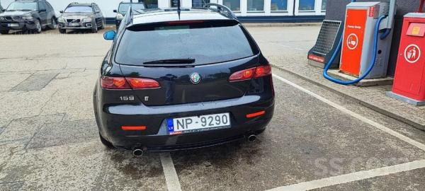 Melns Alfa Romeo 159 2011 Rīga, ar dzinēja tilpumu 1.80 L un nobraukumu 290 tūkst. km par 2700 €, foto 9 vietnē AUTOMOTO.COM.LV