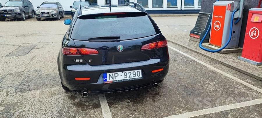 Black Alfa Romeo 159 2011 in Riga, with an engine capacity of 1.80 L and mileage of 290 thousand km for 2700 €, photo 9 on AUTOMOTO.COM.LV